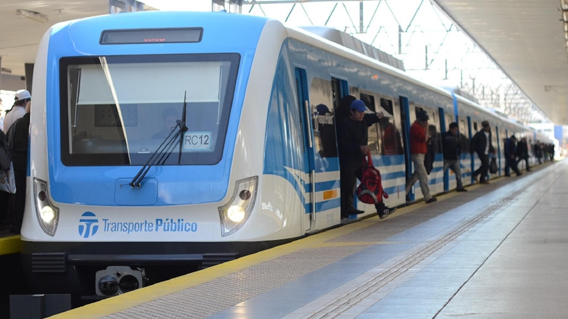 Trenes y colectivos: El lunes vuelven con horario normal