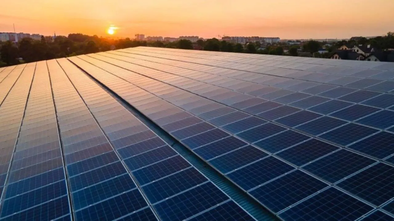 Revolución energética: Paneles solares en la Autopista Buenos Aires-La ...